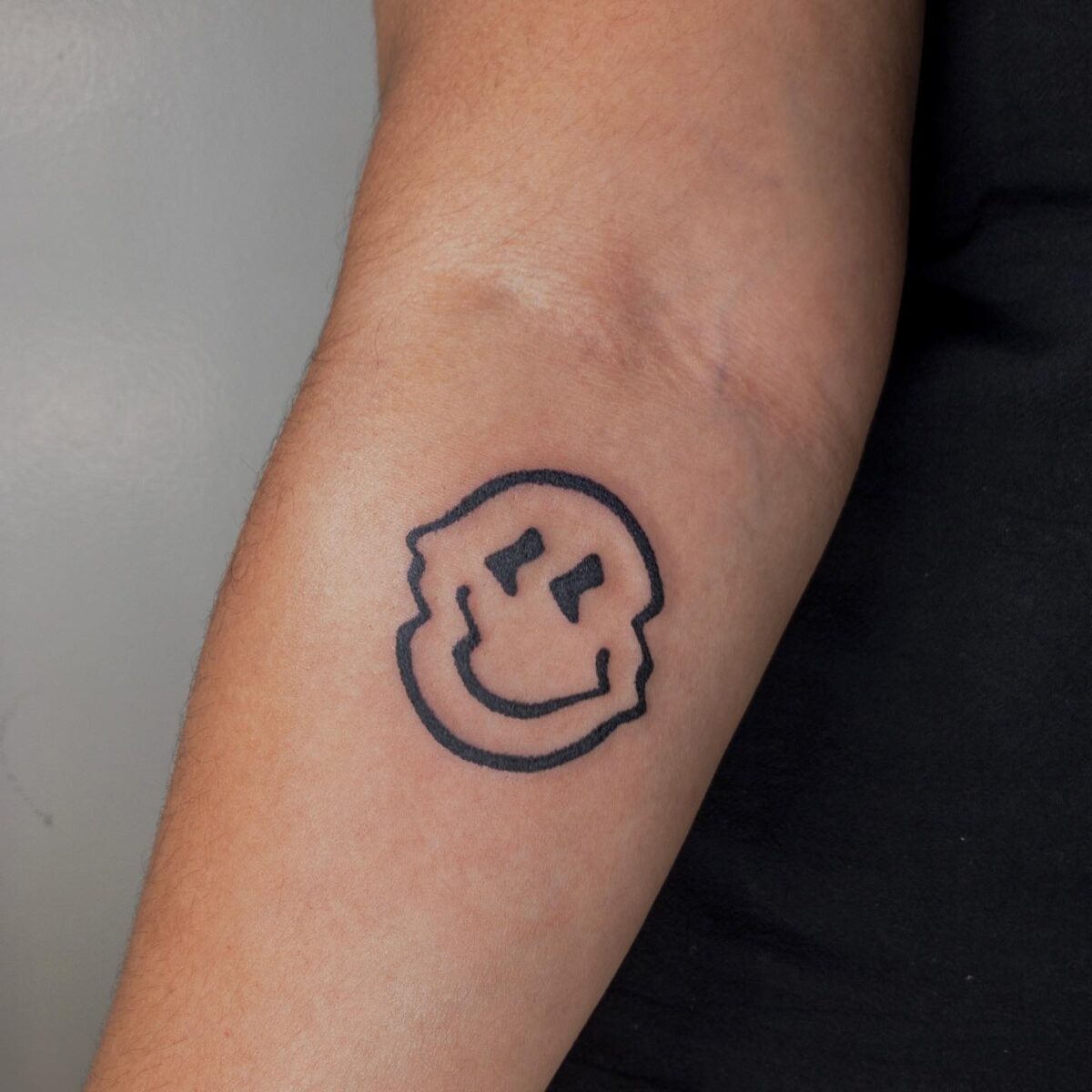 Hand Poked Tattoo for Women: A Timeless Expression of Art and Identity ...
