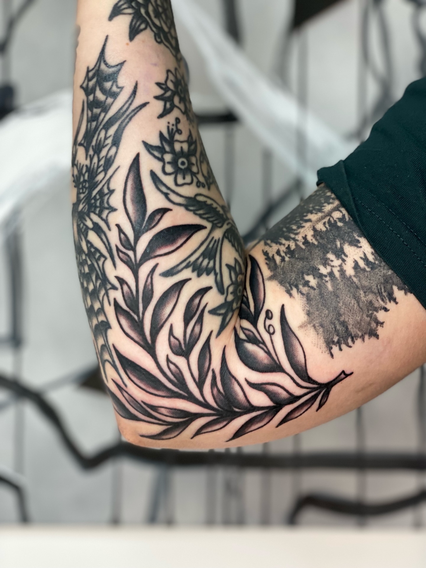 Roots Tattoos for Women: Symbols of Strength, Grounding, and Heritage ...