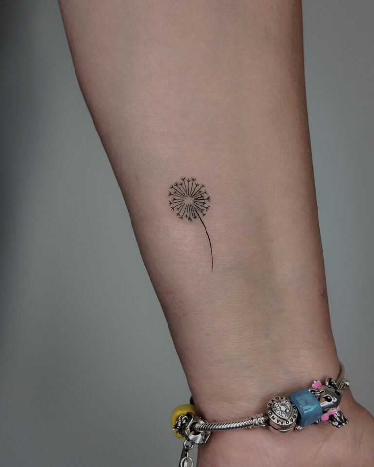 Fine Line Tattoos for Women: Symbols of Elegance, Minimalism, and ...